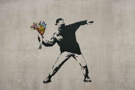 Fototapete - Banksy - Flower thrower, soft concrete - Fototapete